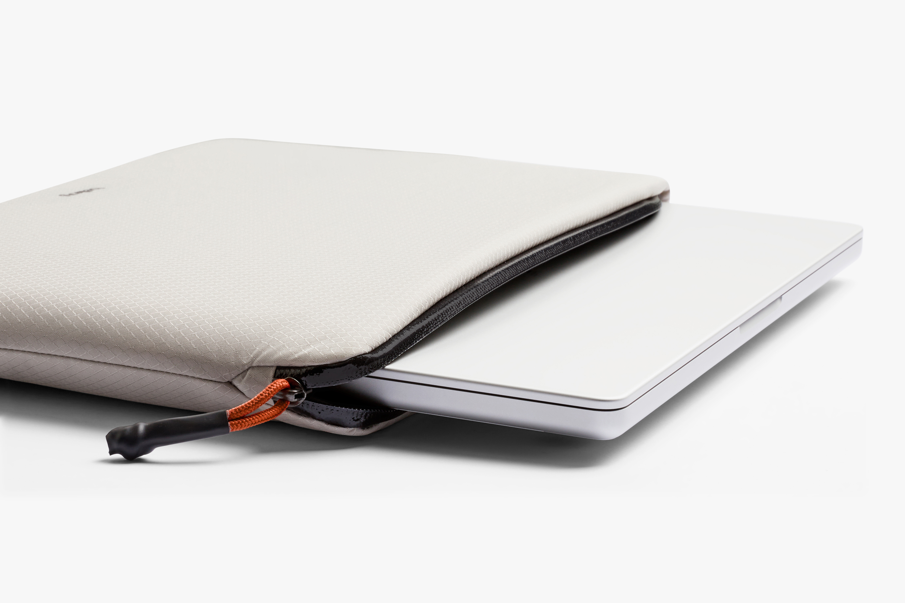 Lite Laptop Sleeve | Lightweight Zip Entry Protective Cover | Bellroy